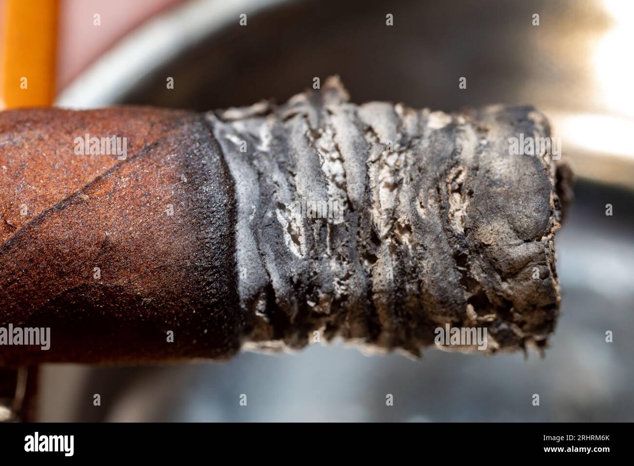 Traditional Cuban cigar with ash macro detail Stock Photo - Alamy