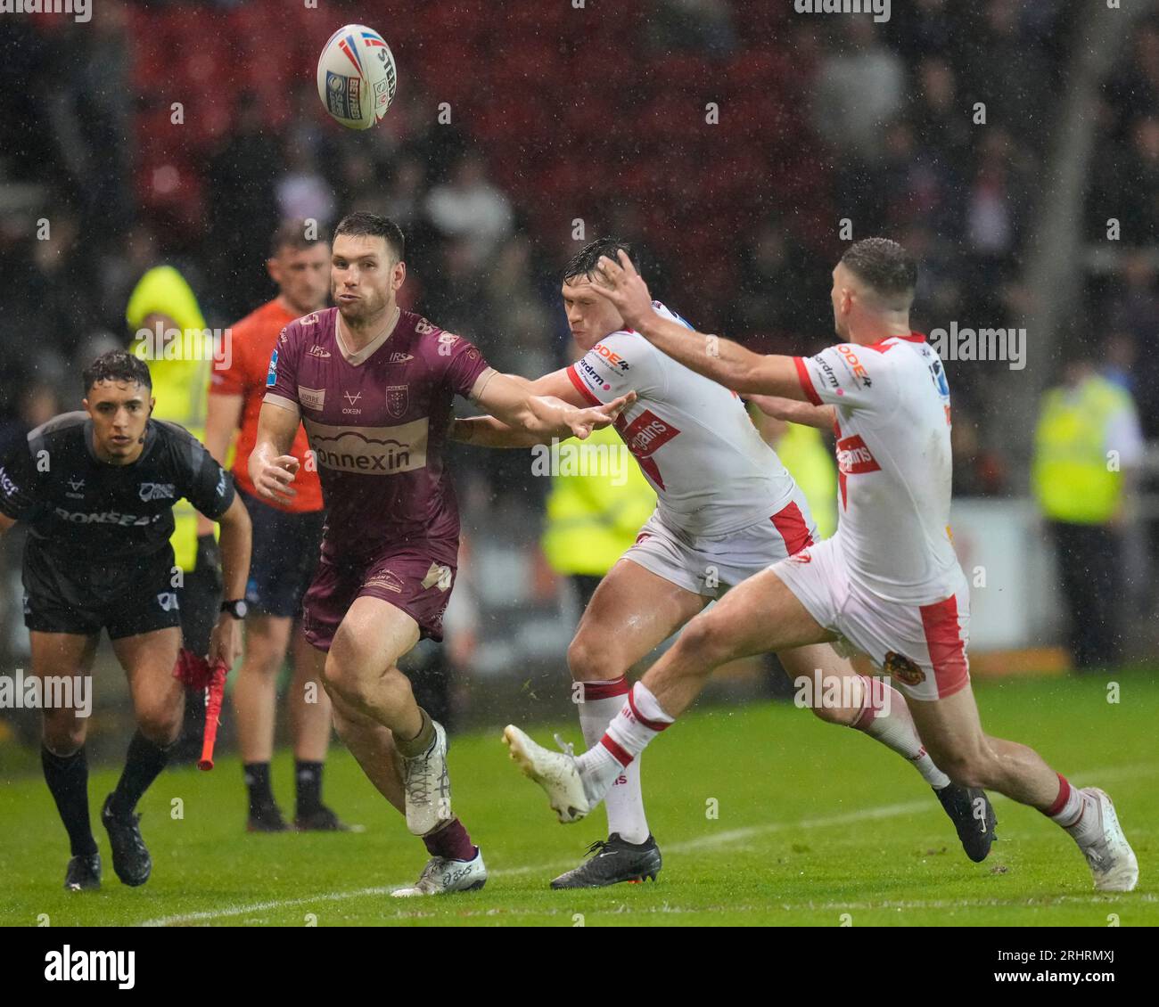 St Helens, UK. 18th Aug, 2023. Tom Opacic #3 of Hull KR chips ahead ...