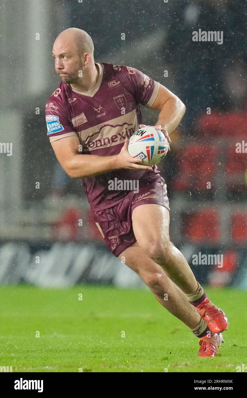 St Helens, UK. 18th Aug, 2023. George King #10 of Hull KR runs with the ...
