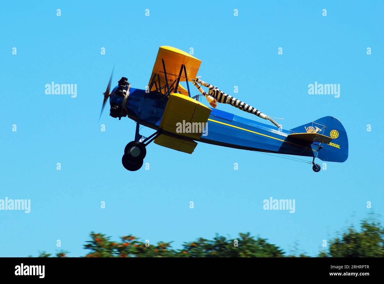 Dummy airplane hi-res stock photography and images - Alamy