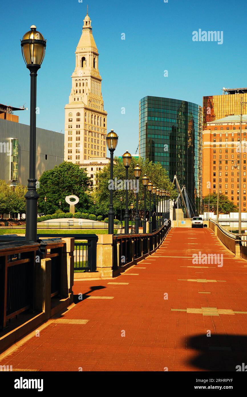 The Founders Bridge leads to the Hartford, Connecticut skyline Stock ... The Founders Bridge leads to the Hartford, Connecticut skyline Stock ...