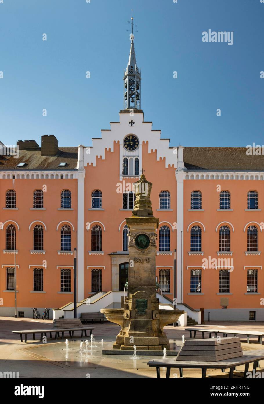 market square with market fountain and town hall in the historic Old ...
