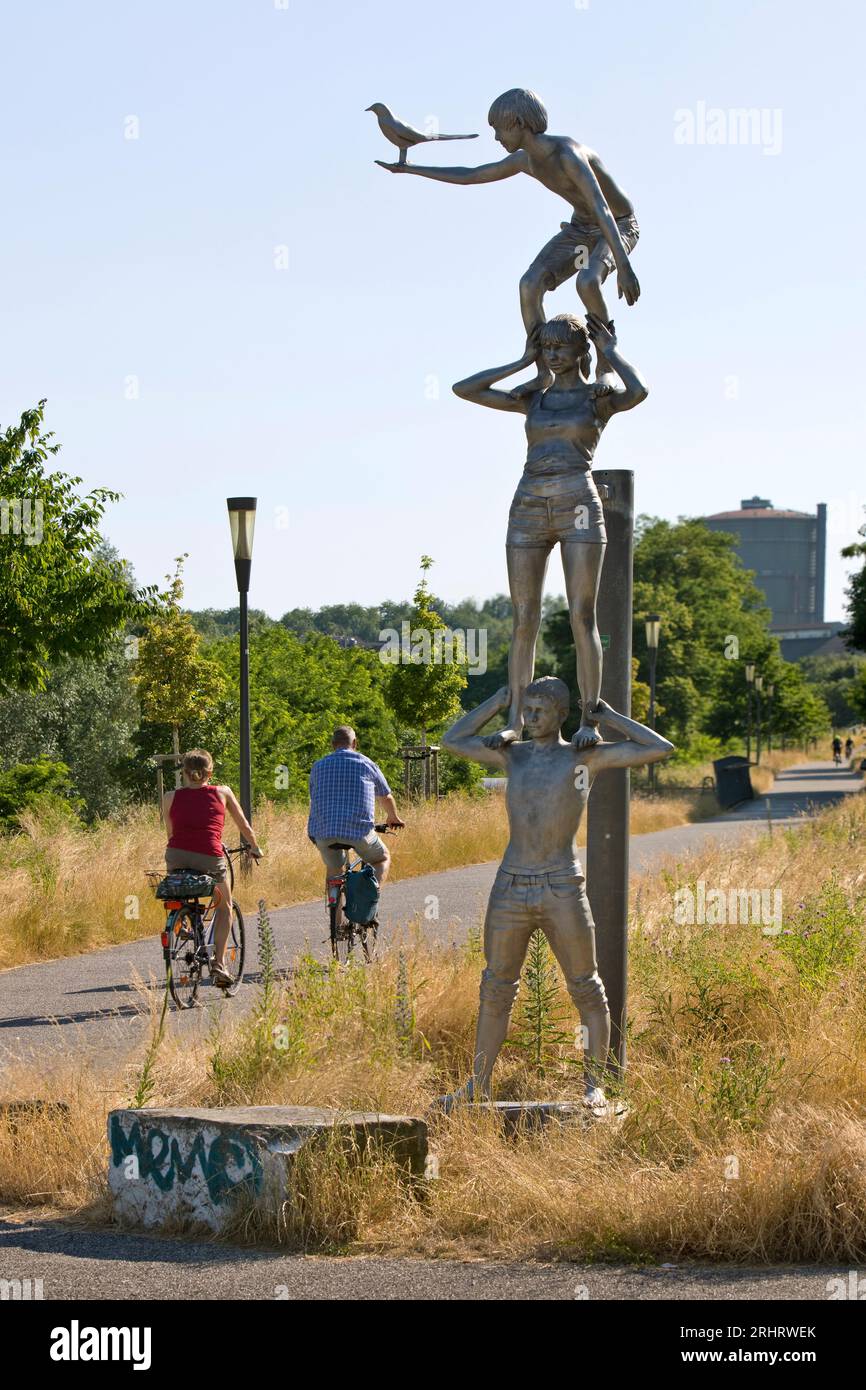 Totem with magpie hi-res stock photography and images - Alamy