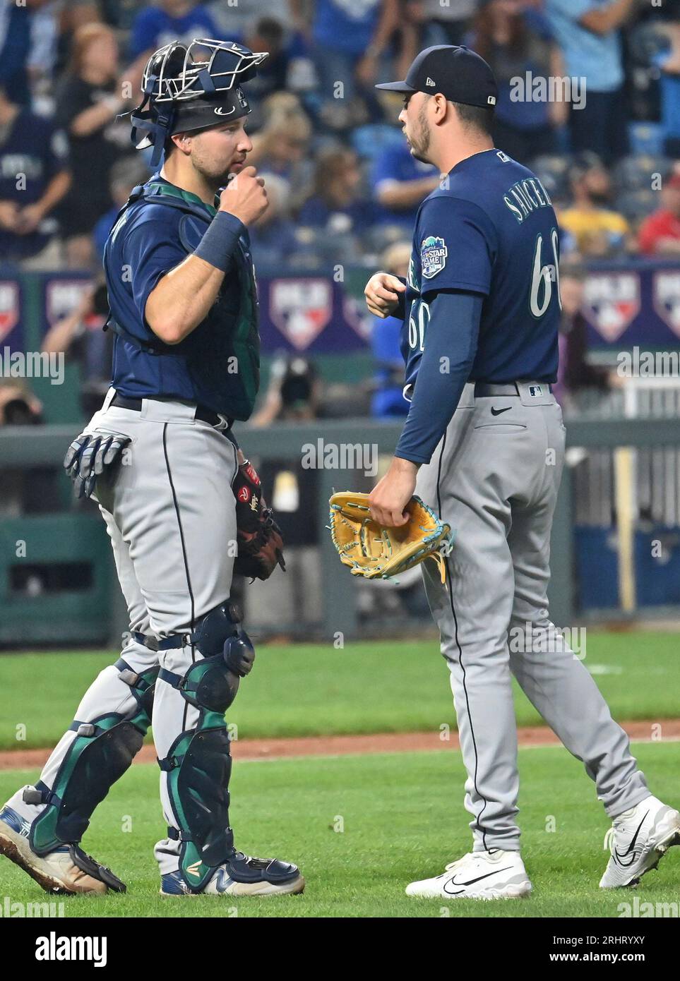 KANSAS CITY, MO - AUGUST 15: Seattle Mariners catcher Cal Raleigh (29 ...