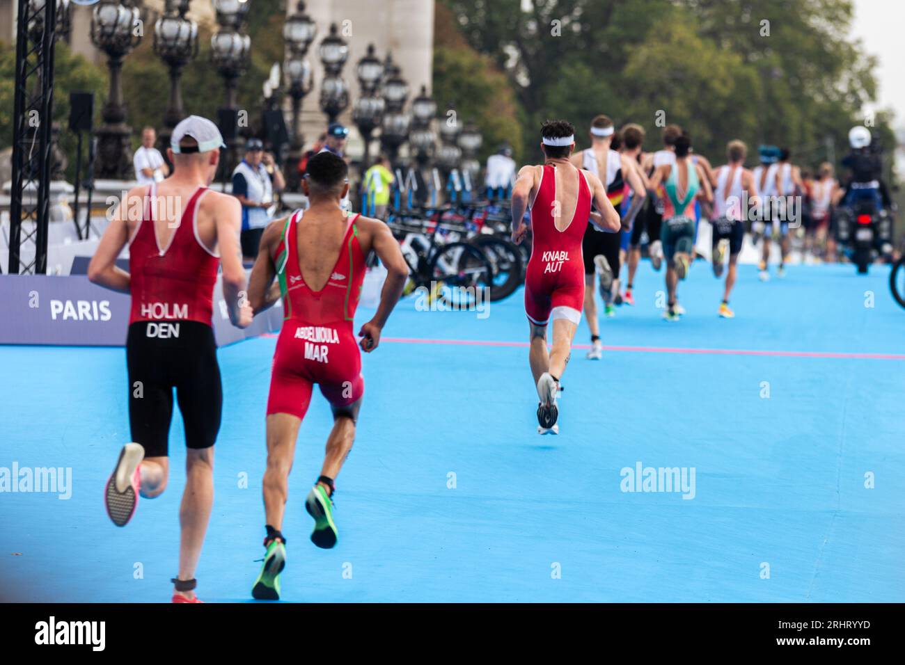 Paris, France. 18th Aug, 2023. Triathletes seen running during the men ...