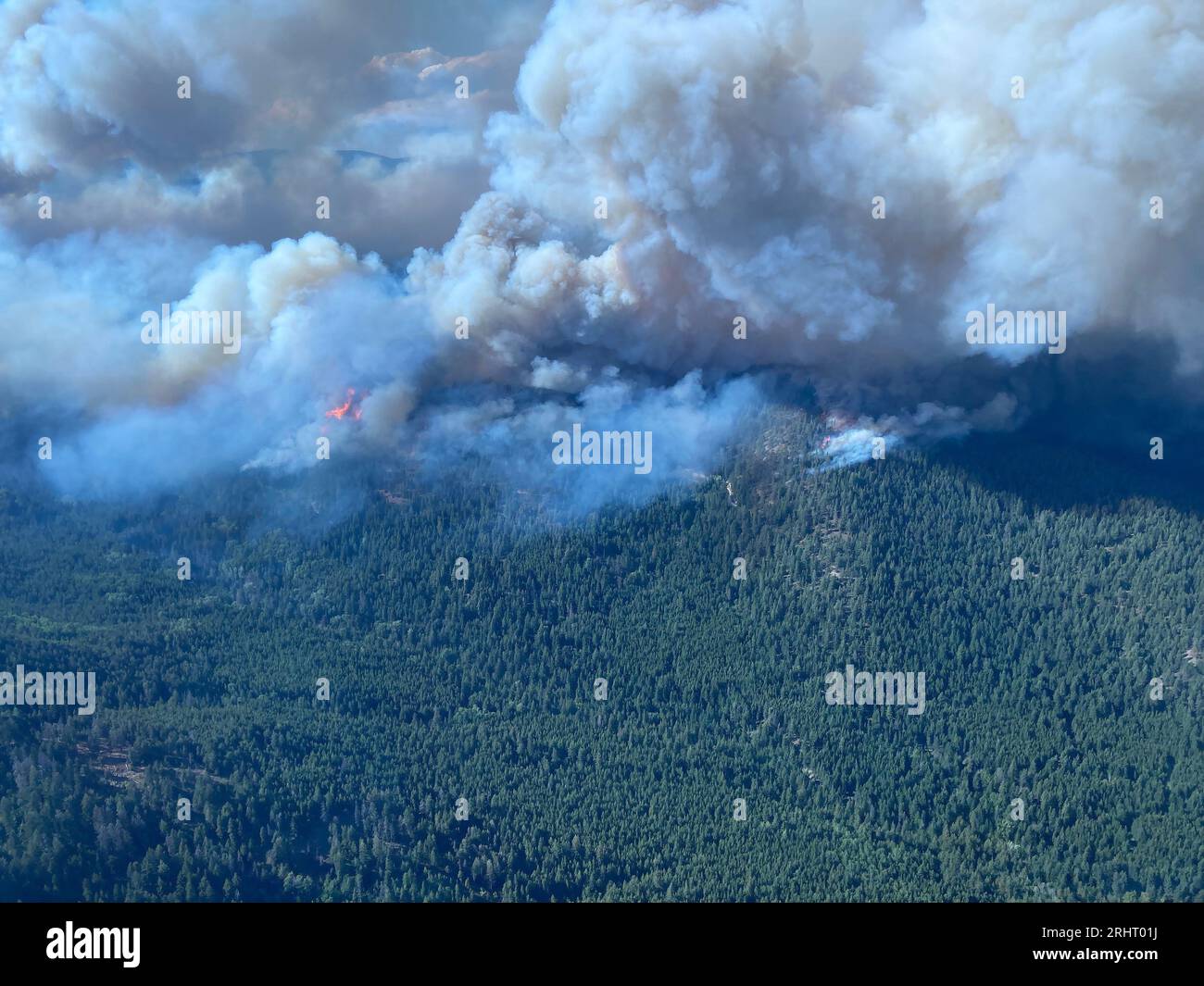 West Kelowna, British Columbia, Canada. 18th Aug, 2023. Smoke and fire ...