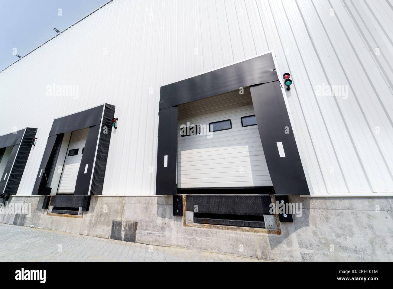 Truck entrance loading docks hi-res stock photography and images - Alamy