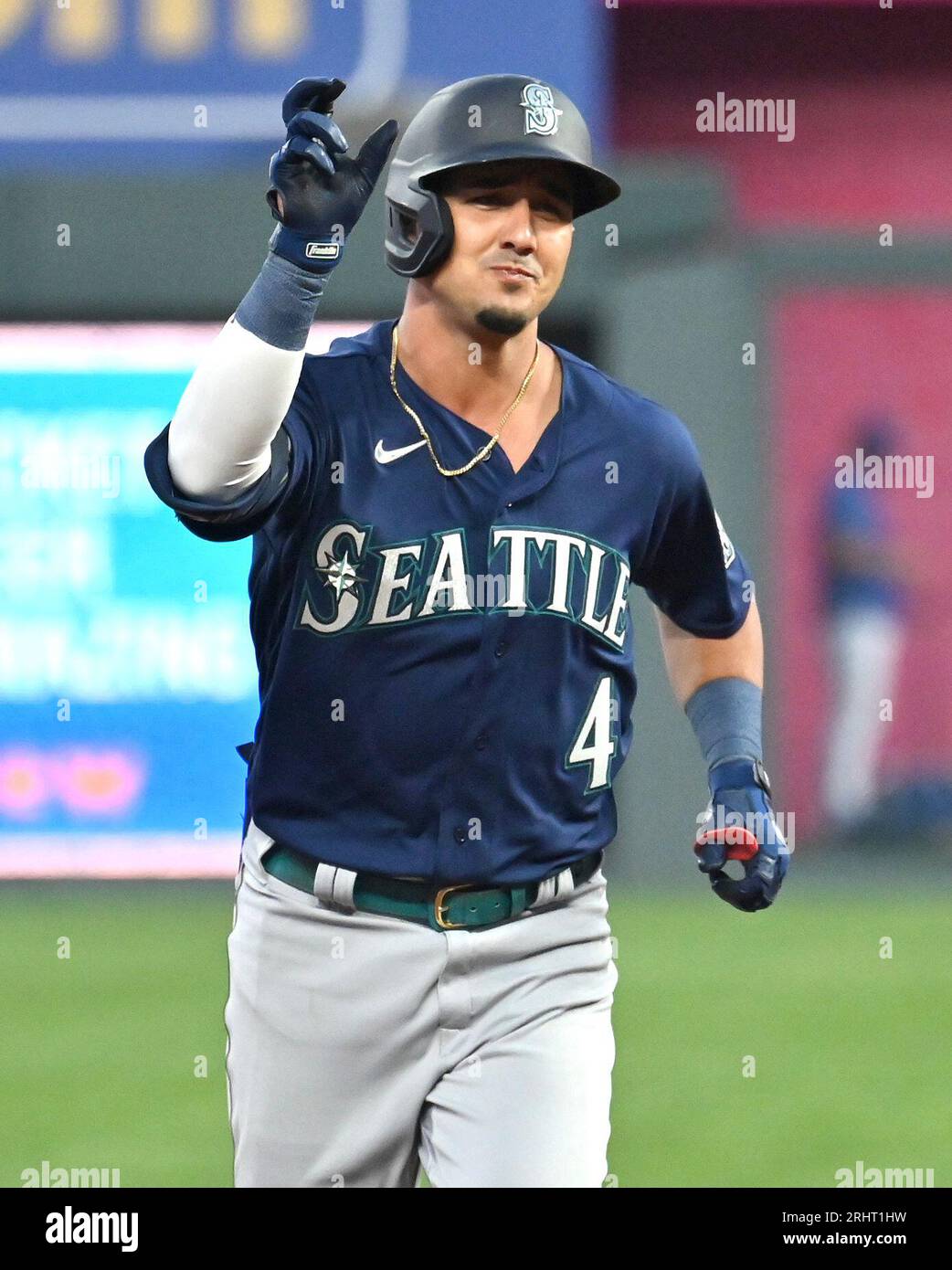 KANSAS CITY, MO - AUGUST 15: Seattle Mariners second baseman Josh Rojas ...