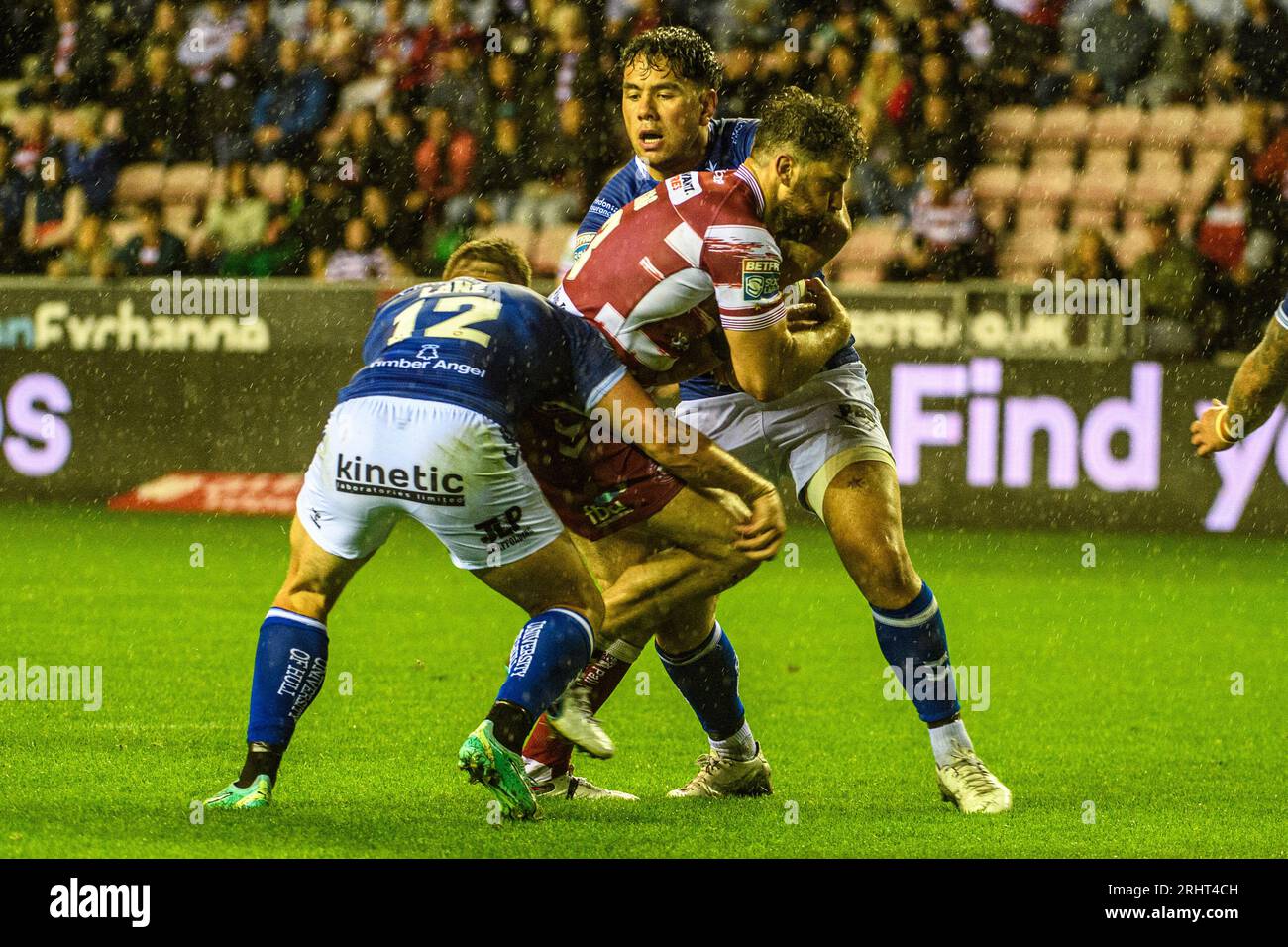 King tries hi-res stock photography and images - Alamy