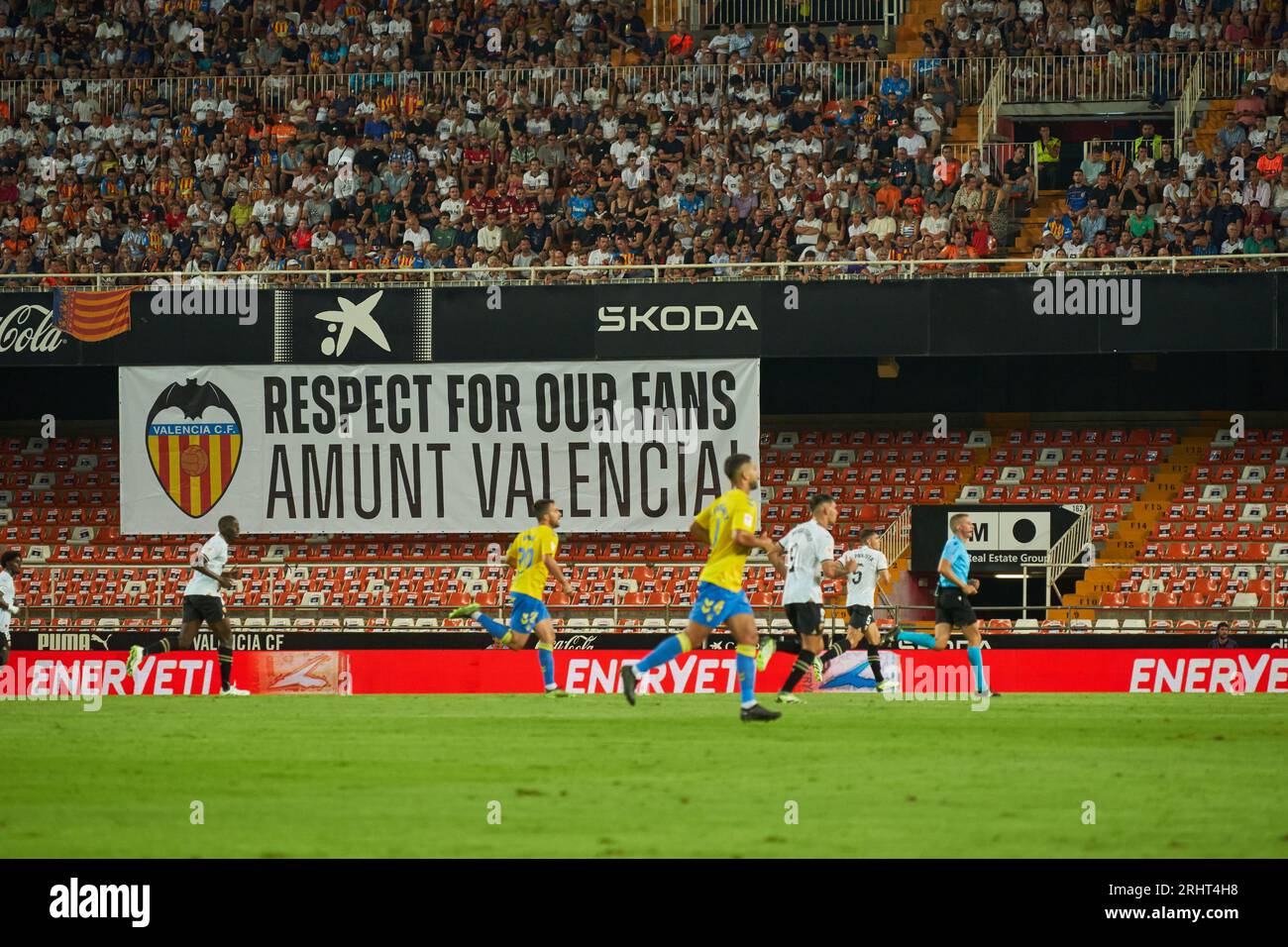 Empty valencia fans hi-res stock photography and images - Alamy