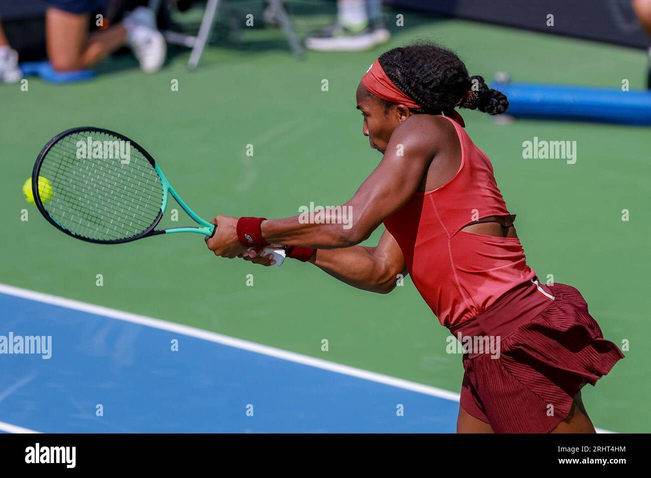 August 18, 2023, Mason, Ohio, USA: Coco Gauff (USA) hits a two-handed ...