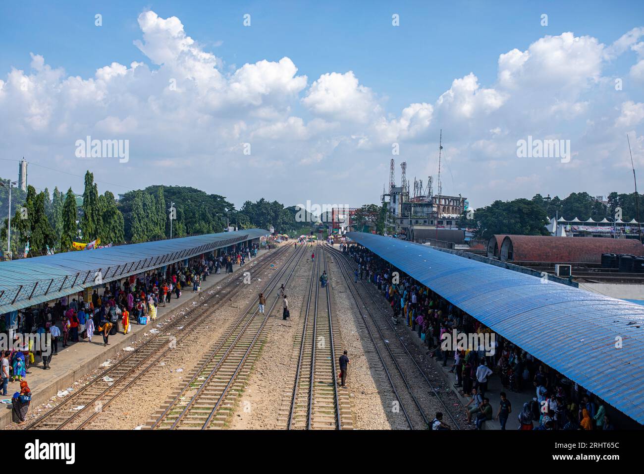 Homebound people crammed at the Airport Railway Station in Dhaka to get ...
