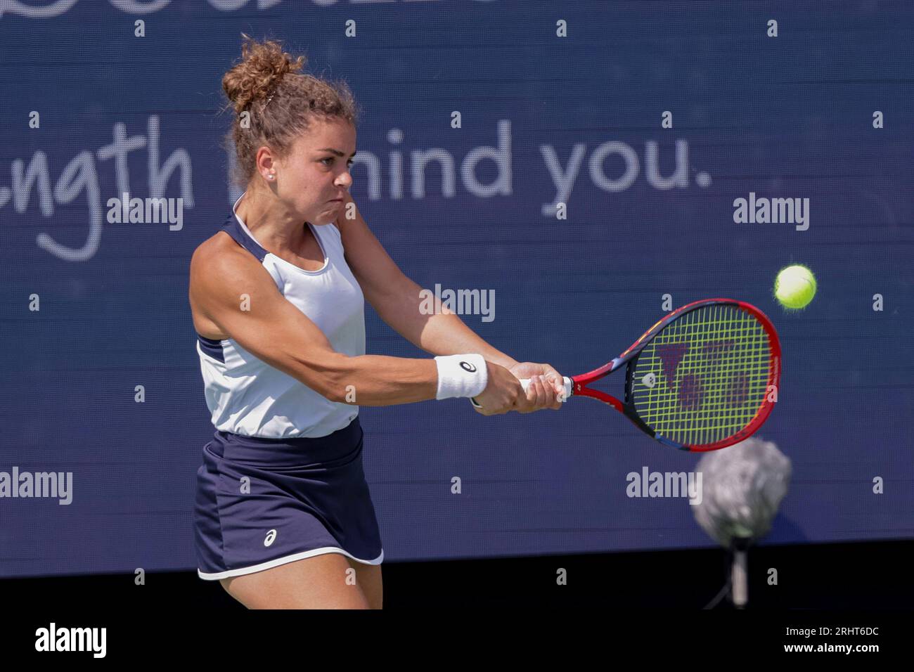 August 18, 2023, Mason, Ohio, USA: Jasmine Paolini (ITA) hits a two ...