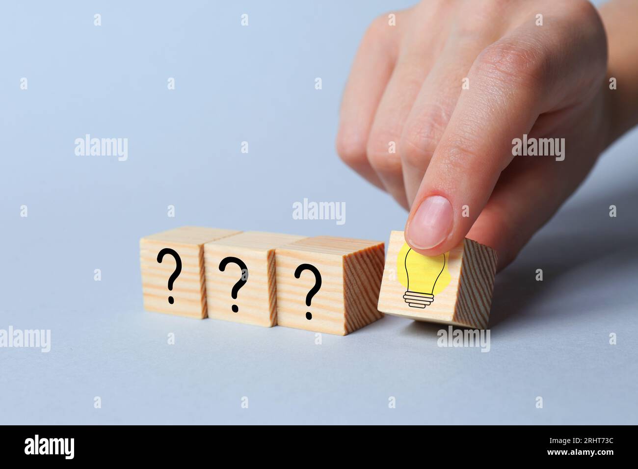 Question marks light bulb idea hi-res stock photography and images - Alamy