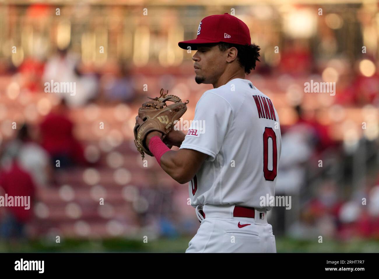 St. Louis Cardinals' Masyn Winn warms up before the start of a baseball ...
