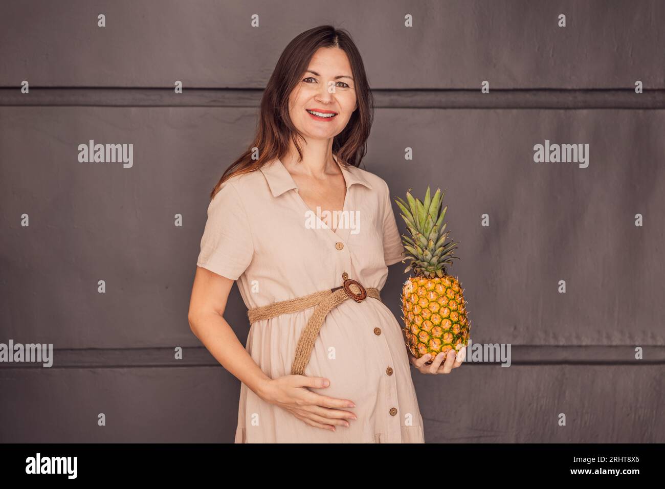 Pregnancy and baby size comparison hi-res stock photography and images ...