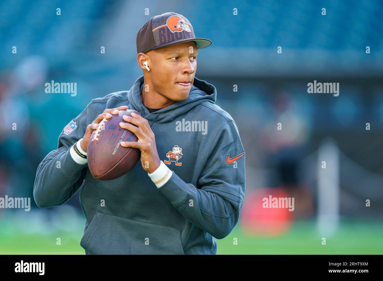 Cleveland Browns quarterback Joshua Dobbs (15) looks on prior to the ...
