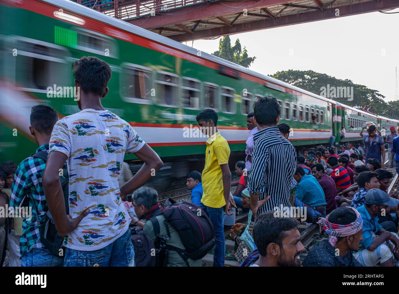 Homebound people crammed on the rail track at the Airport Railway ...