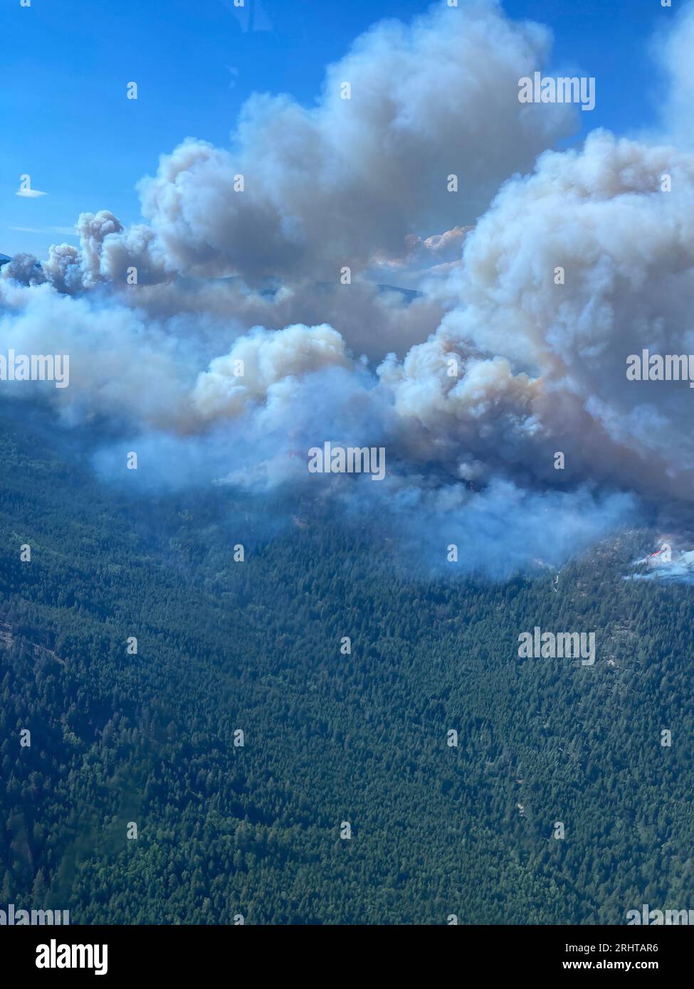 West Kelowna, British Columbia, Canada. 17th Aug, 2023. Smoke from the ...