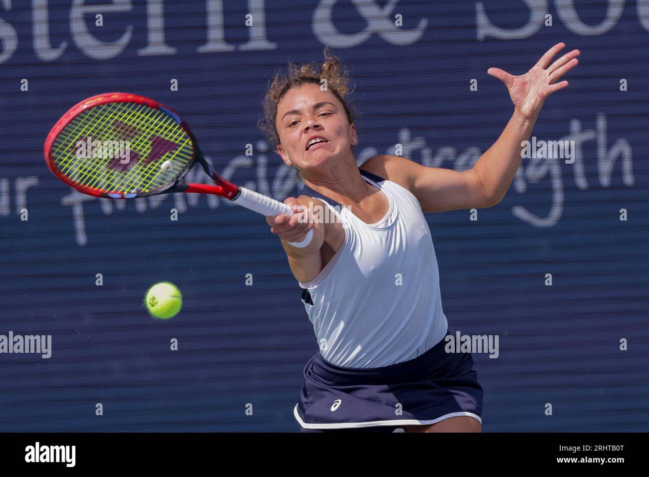 August 18, 2023, Mason, Ohio, USA: Jasmine Paolini (ITA) hits a ...