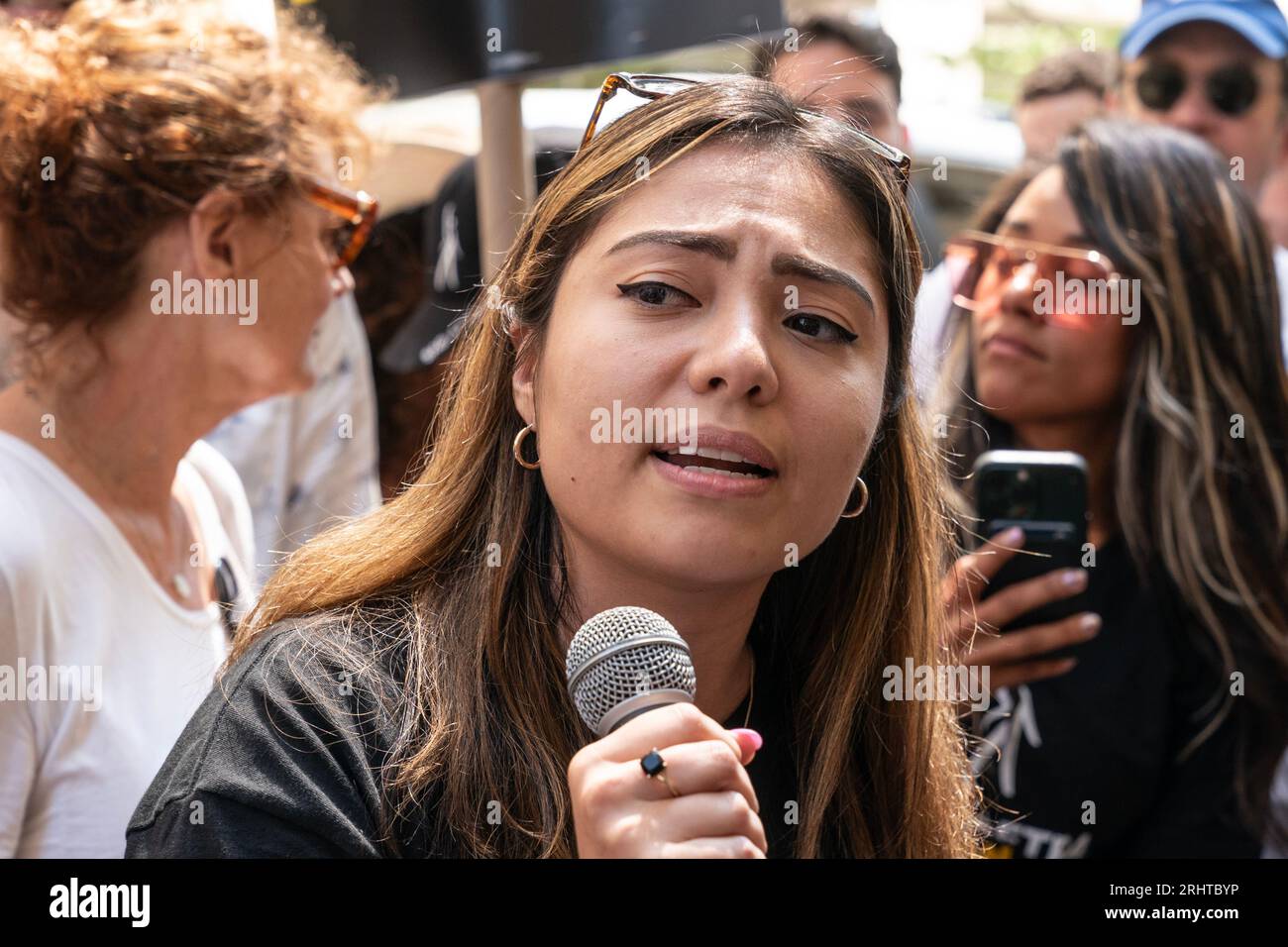 Kristen gonzalez hi-res stock photography and images - Alamy