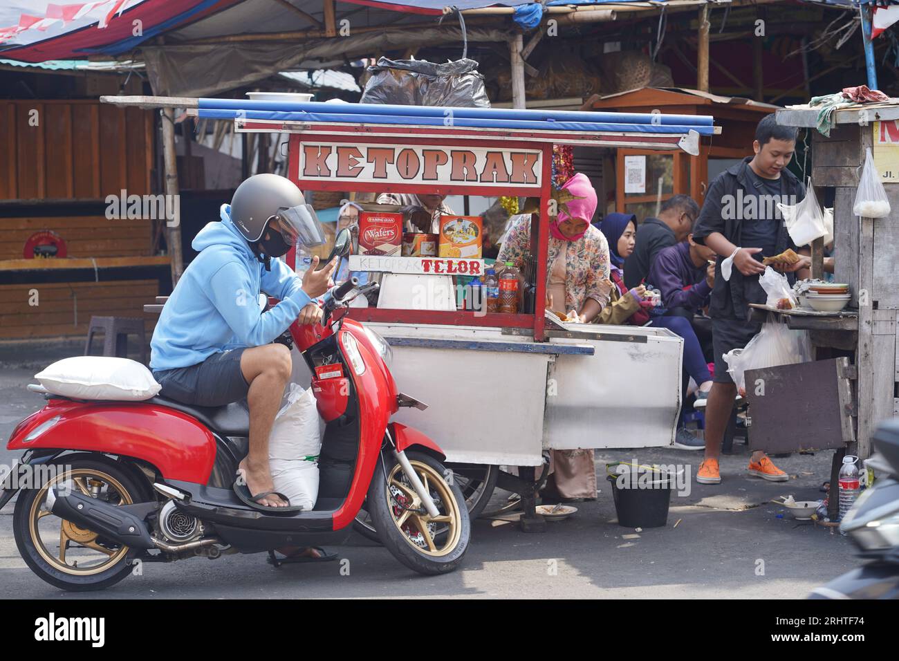 Cikini raya street hi-res stock photography and images - Alamy