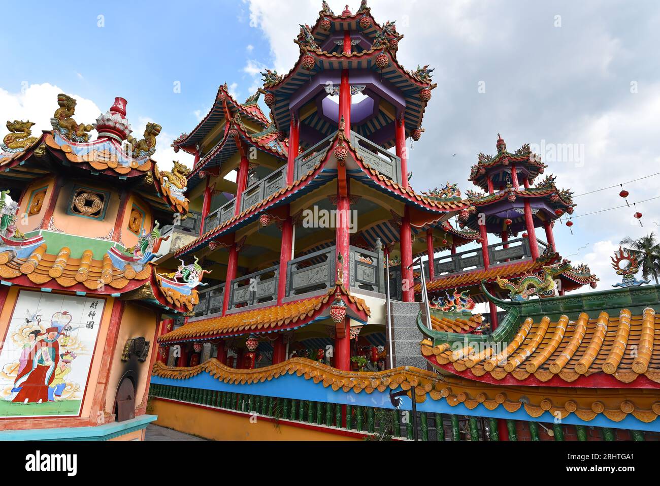 Chinese dragon in cave hi-res stock photography and images - Alamy