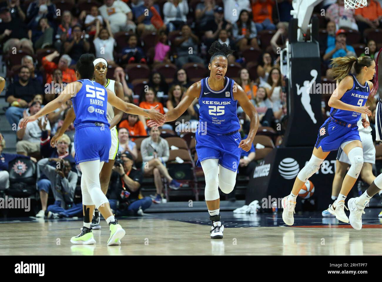 UNCASVILLE, CT - AUGUST 18: Connecticut Sun guard Tyasha Harris (52 ...