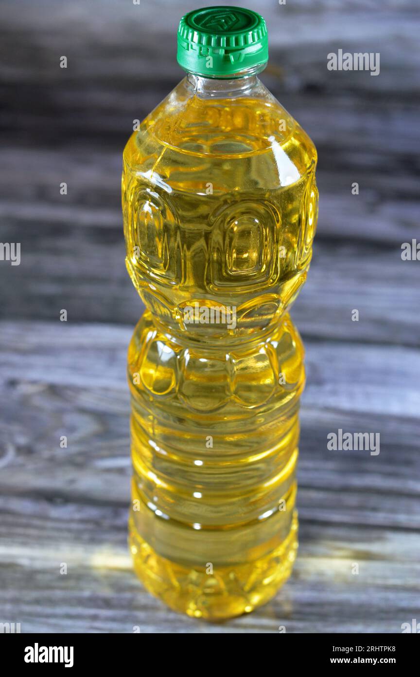 Food oil that is of mixture of sunflower, corn, soybean and natural oil ...