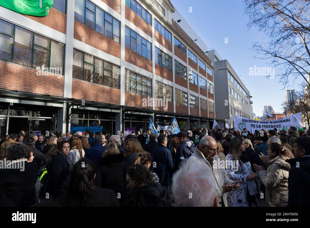 Workers and researchers of the National Council for Scientific and ...