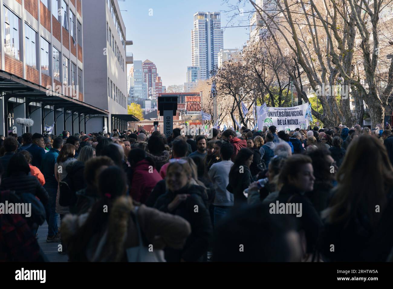 Workers and researchers of the National Council for Scientific and ...
