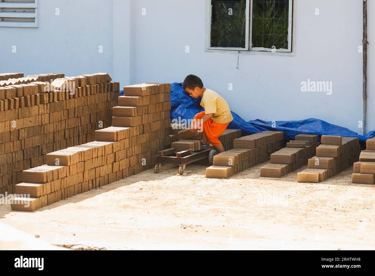 Child vietnam hi-res stock photography and images - Alamy