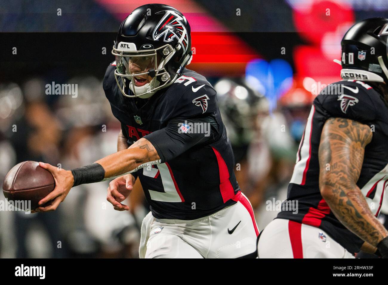 Atlanta Falcons quarterback Desmond Ridder (9) hands off during the ...