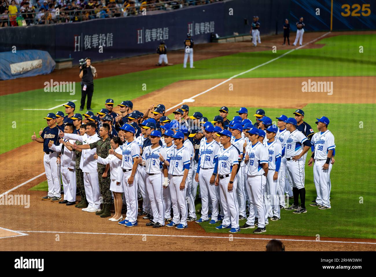 Baseball game Fubon Guardian versus Brothers in Taipei Stock Photo - Alamy