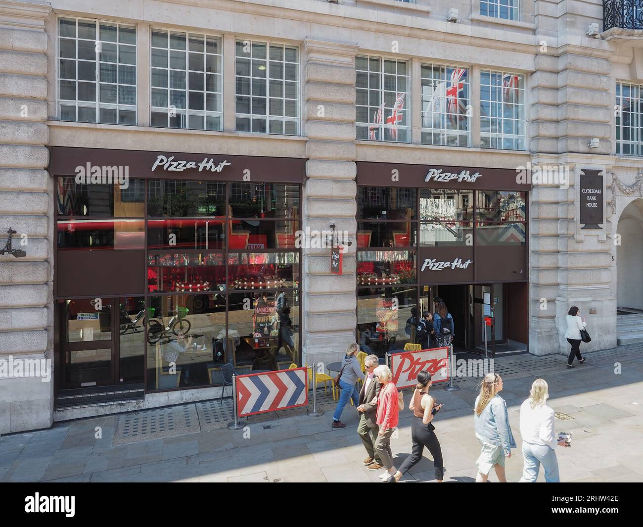 LONDON, UK - JUNE 08, 2023: Pizza Hut storefront Stock Photo - Alamy