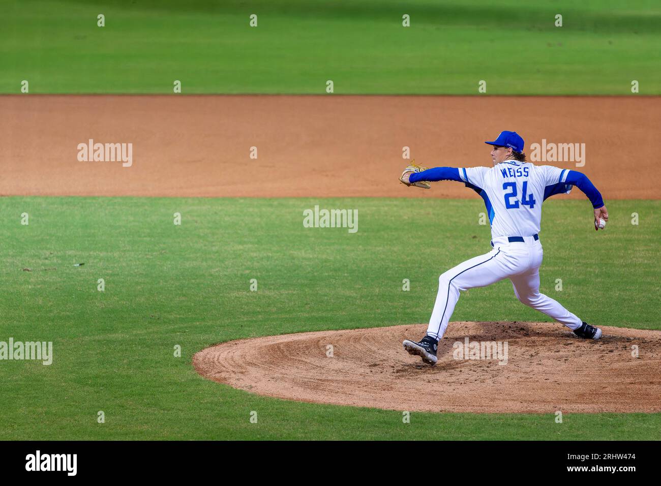 Baseball game Fubon Guardian versus Brothers in Taipei Stock Photo - Alamy