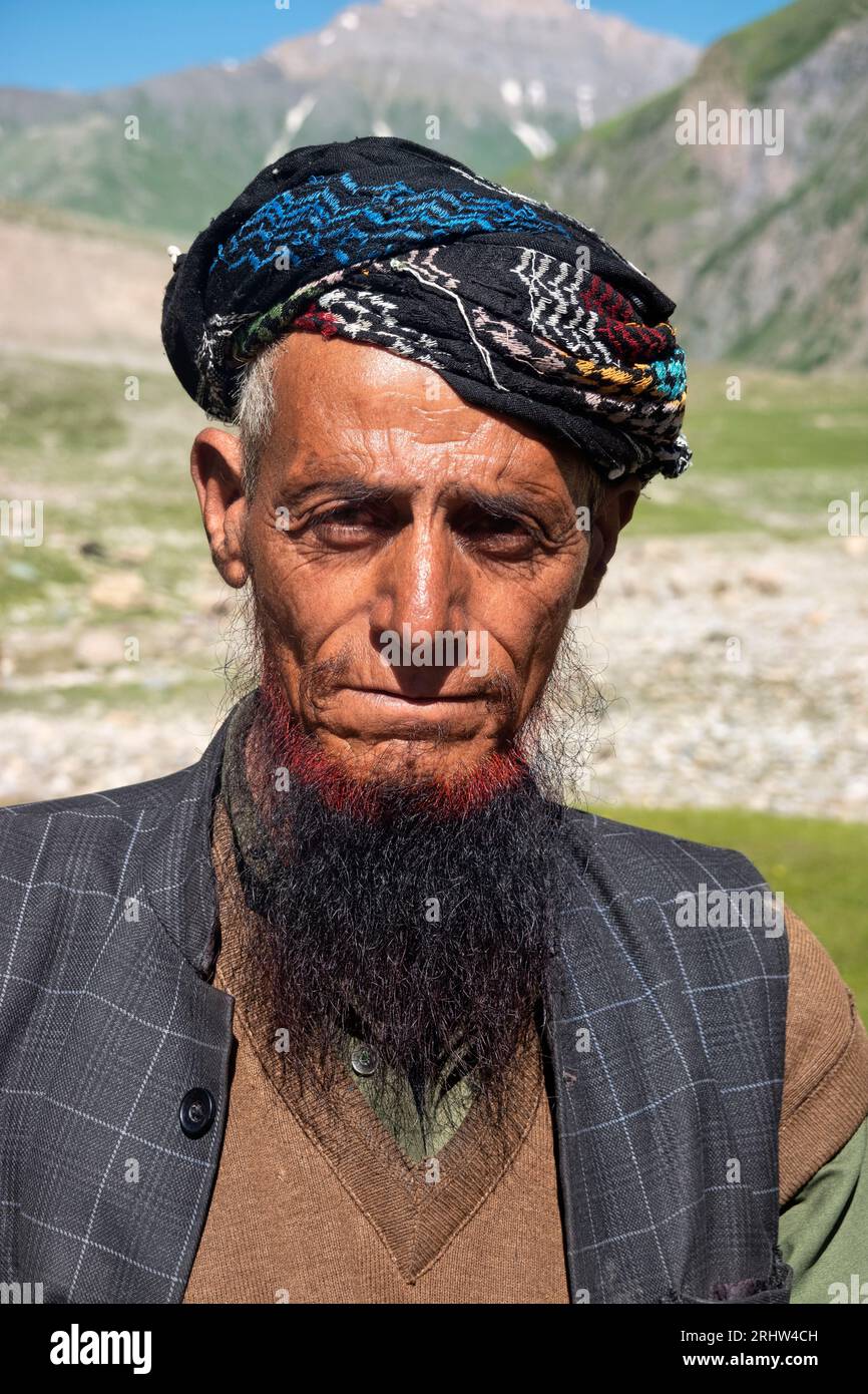 Bakerwal (Gurjar) shepherd in the Warwan Valley, Kashmir, India Stock ...