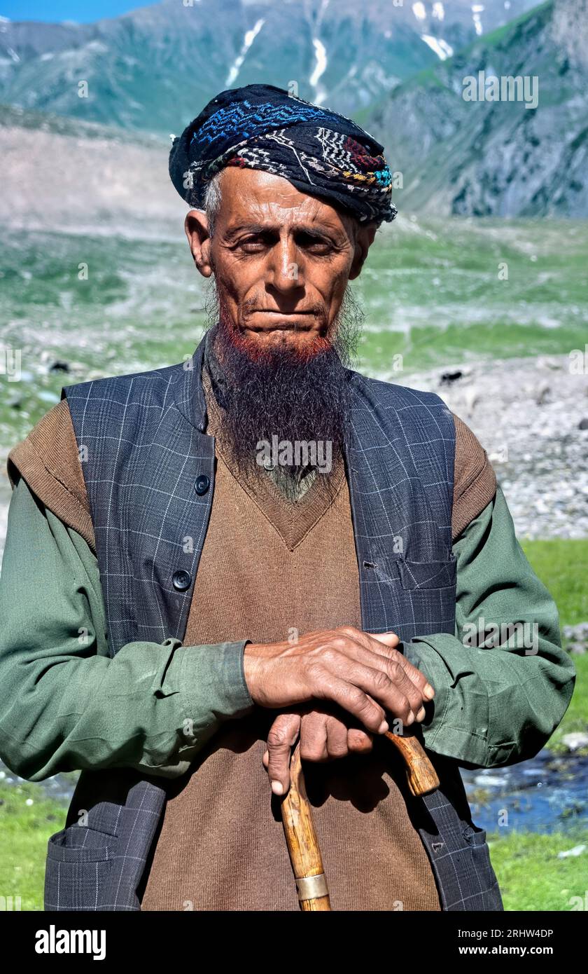 Bakerwal (Gurjar) shepherd in the Warwan Valley, Kashmir, India Stock ...