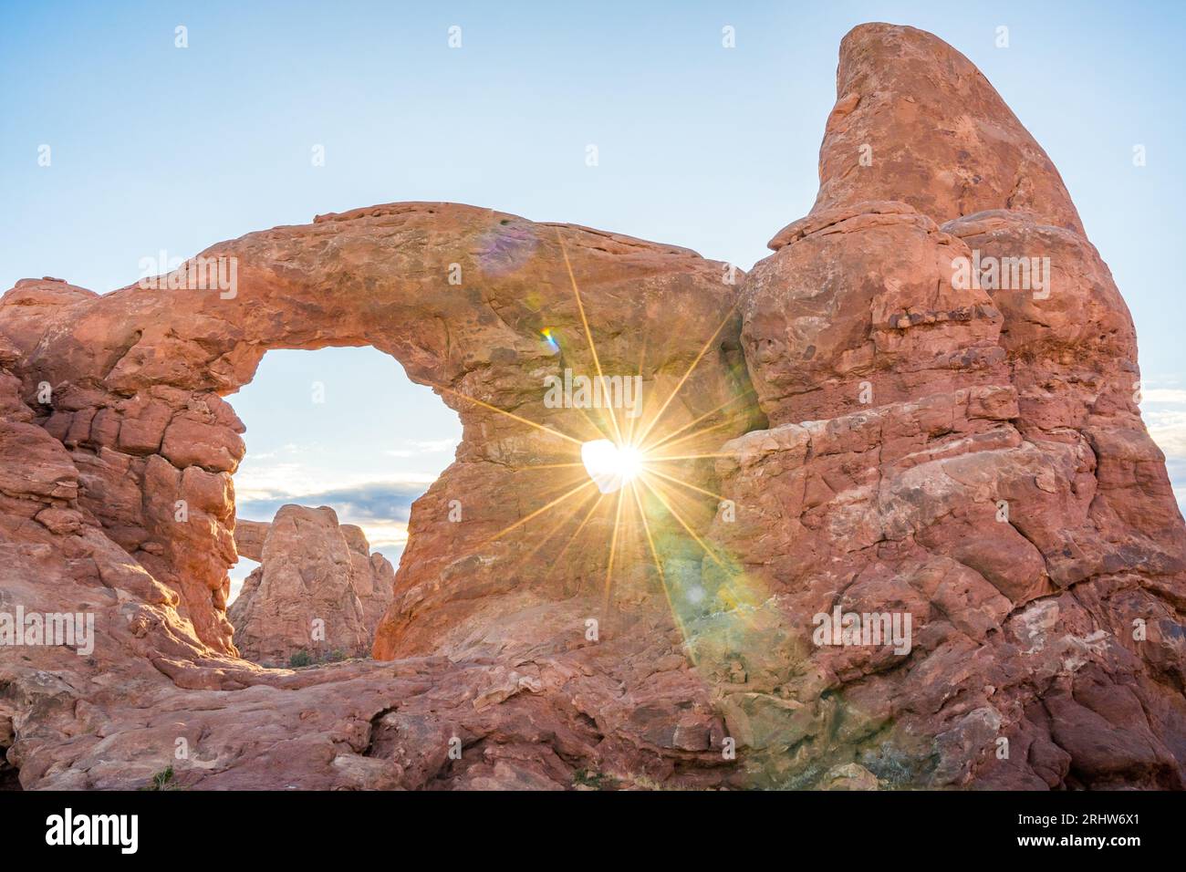 Sun shining through rock formation hi-res stock photography and images ...
