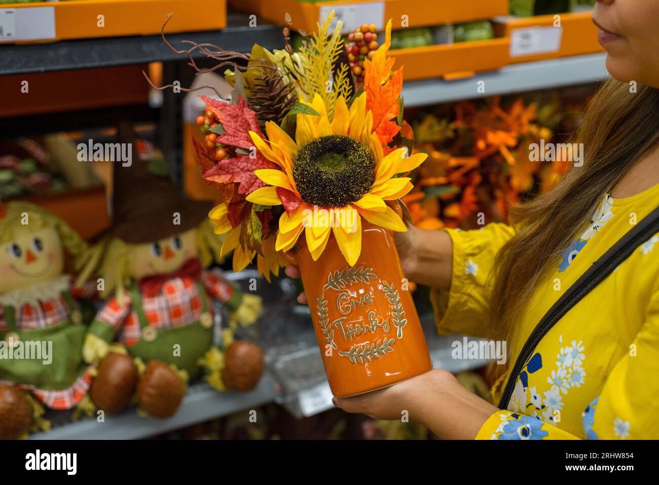 Autumn themed centerpiece. Sale of decorative items for the fall season ...