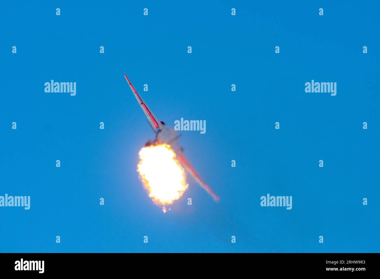 Pictures of an RAAF F-111 fighter bomber performing a spectacular dump ...