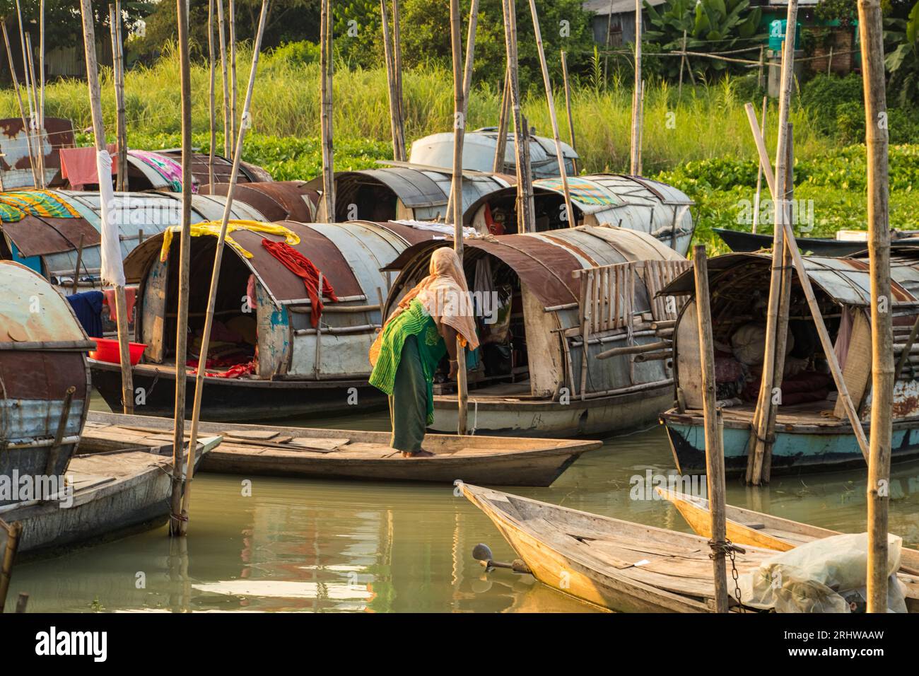 The Nomadic Floating Lifestyle Of Snake Charmers ‘Bede’ Community ...