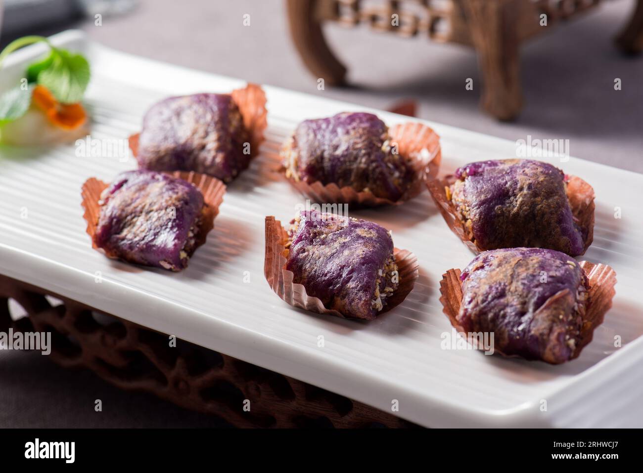 traditional Chinese sweet roll with deep fried glutinous rice and ...