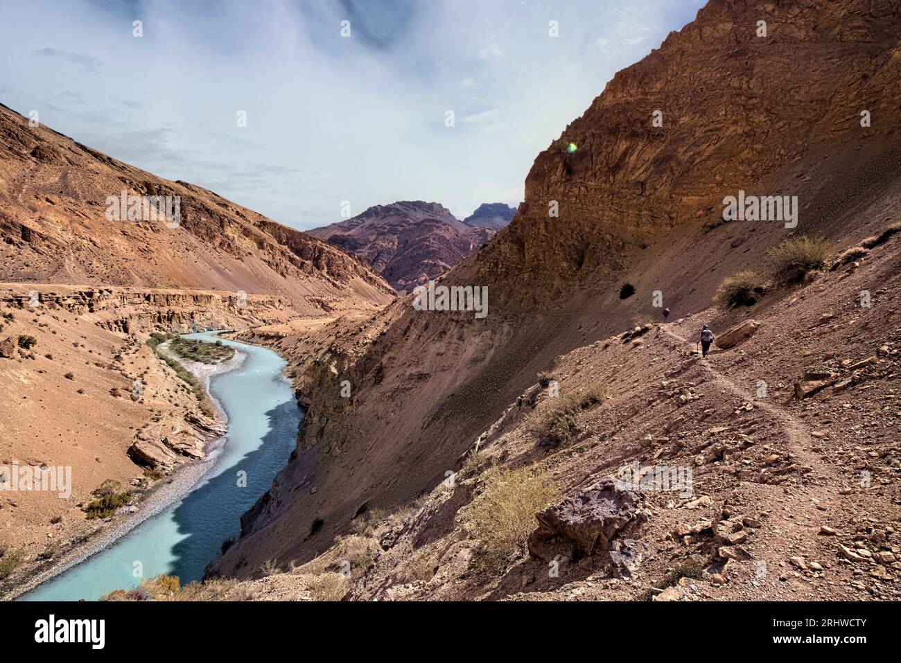 Trekking to Zanskar along the Tsarab Chu River, Ladakh, India Stock ...