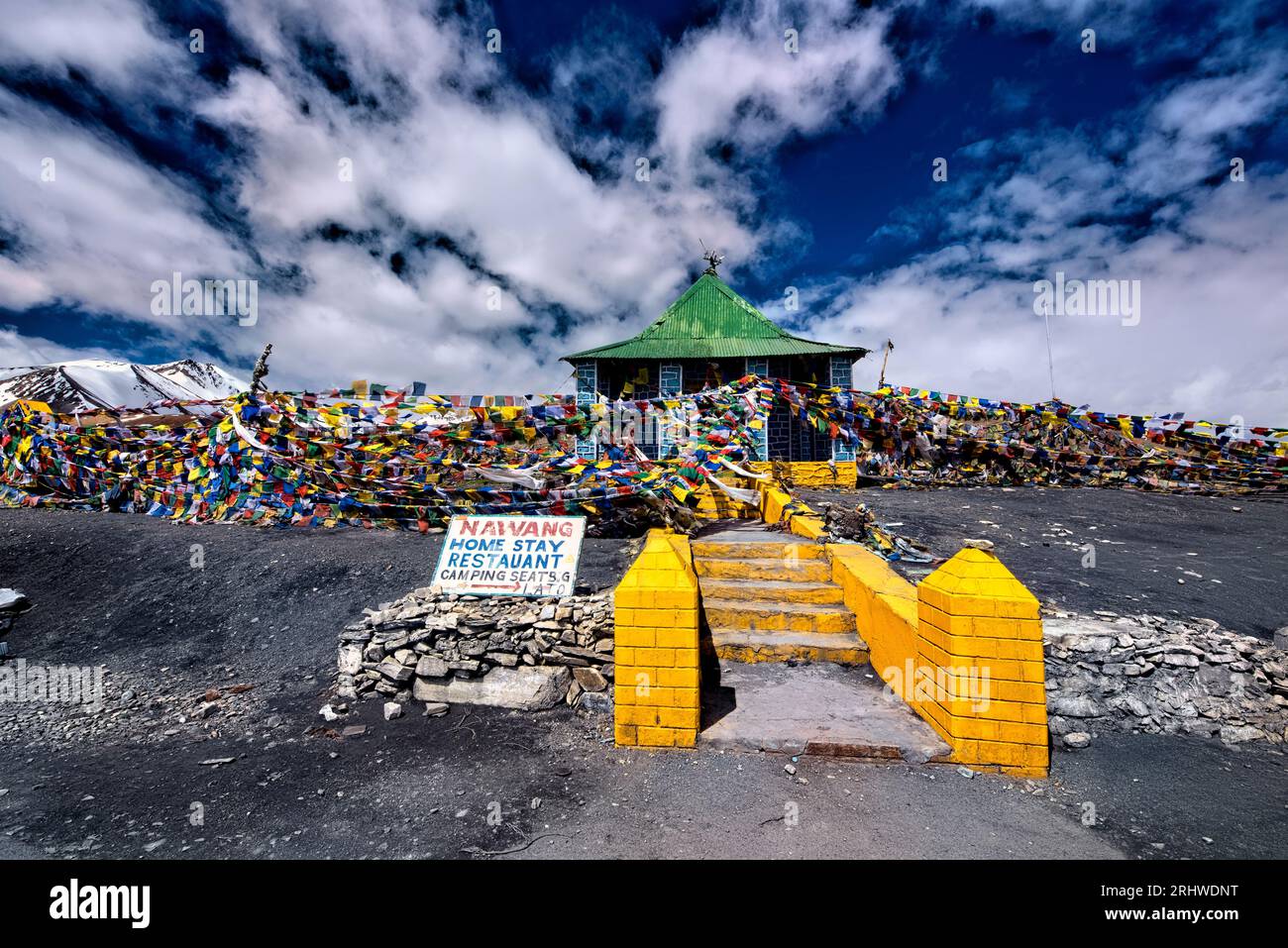 Top of the Taglang La Pass (5328 meters), Ladakh, India Stock Photo - Alamy
