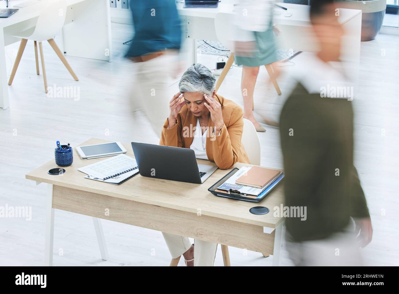 Vertigo woman senior hi-res stock photography and images - Alamy
