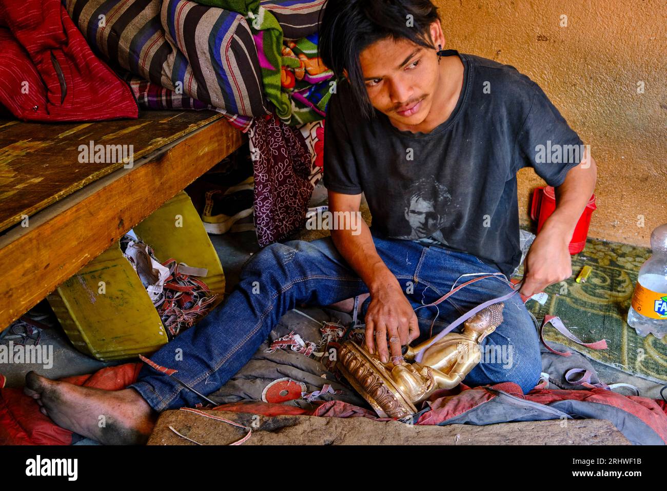 Nepal, Kathmandu valley, Newar city of Patan, bronze artist Stock Photo ...