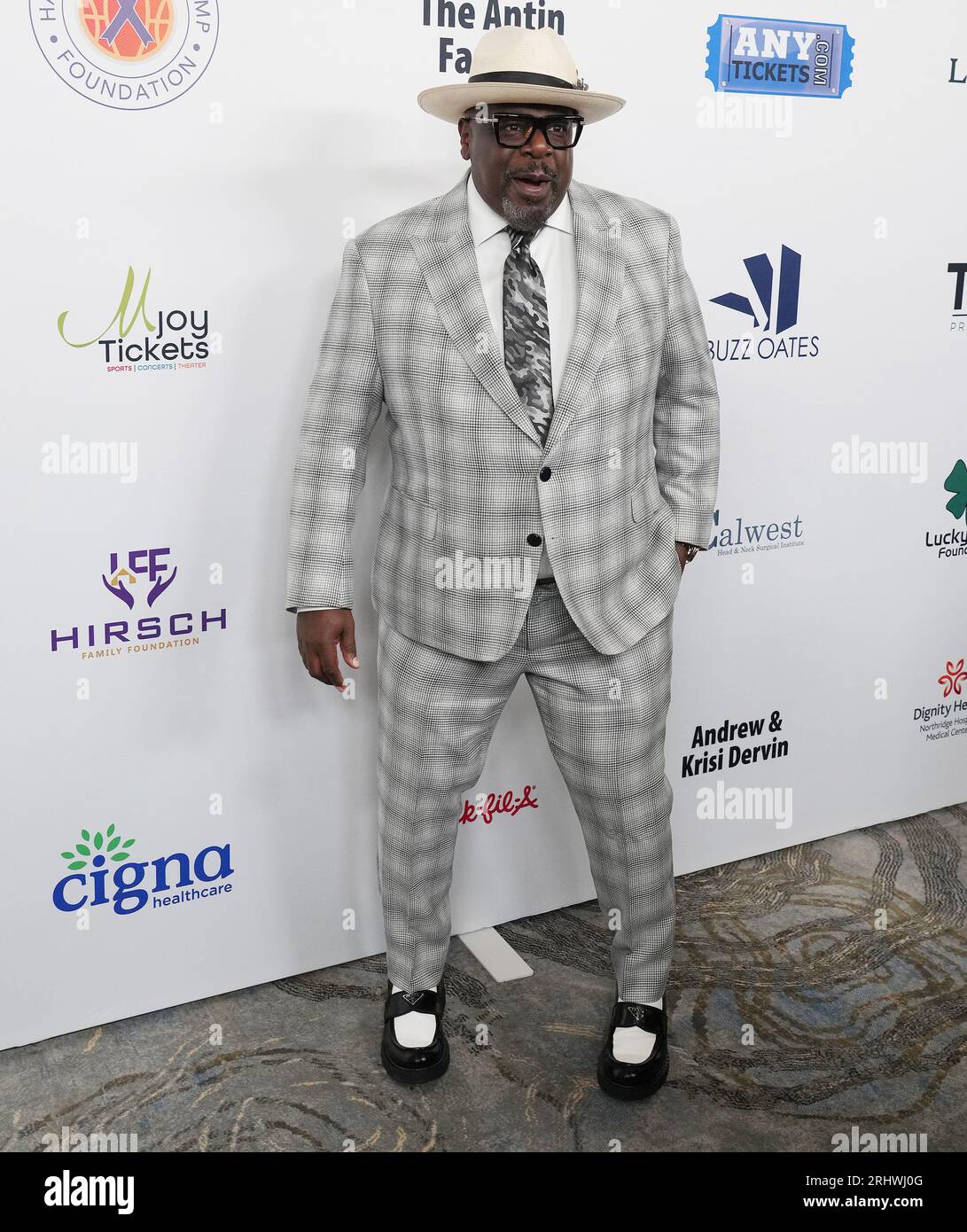 Cedric the Entertainer arrives at the 23rd Harold & Carole Pump ...