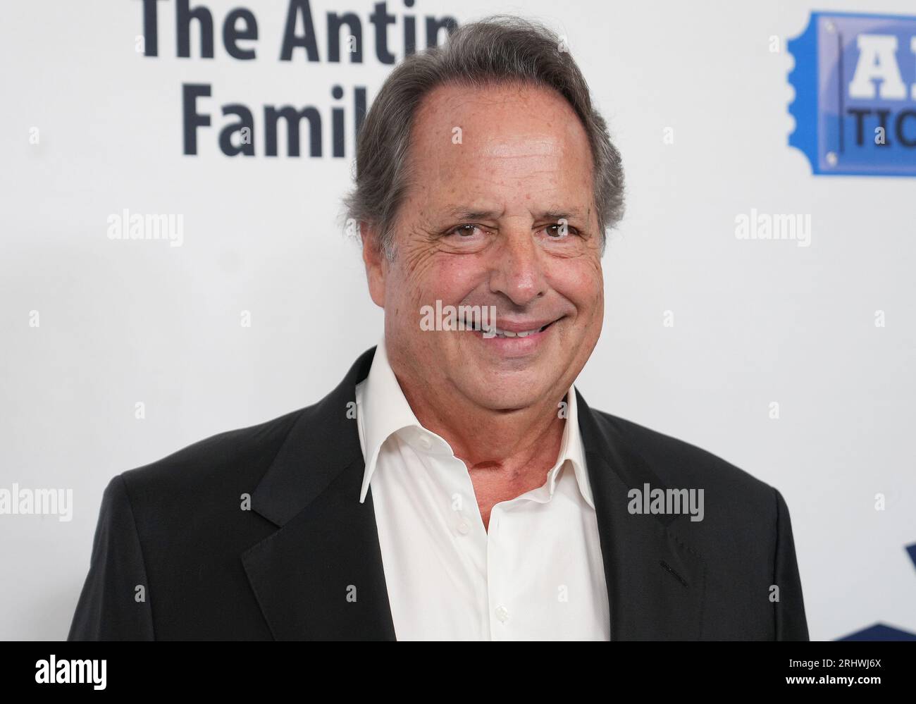 Jon Lovitz arrives at the 23rd Harold & Carole Pump Foundation Annual ...