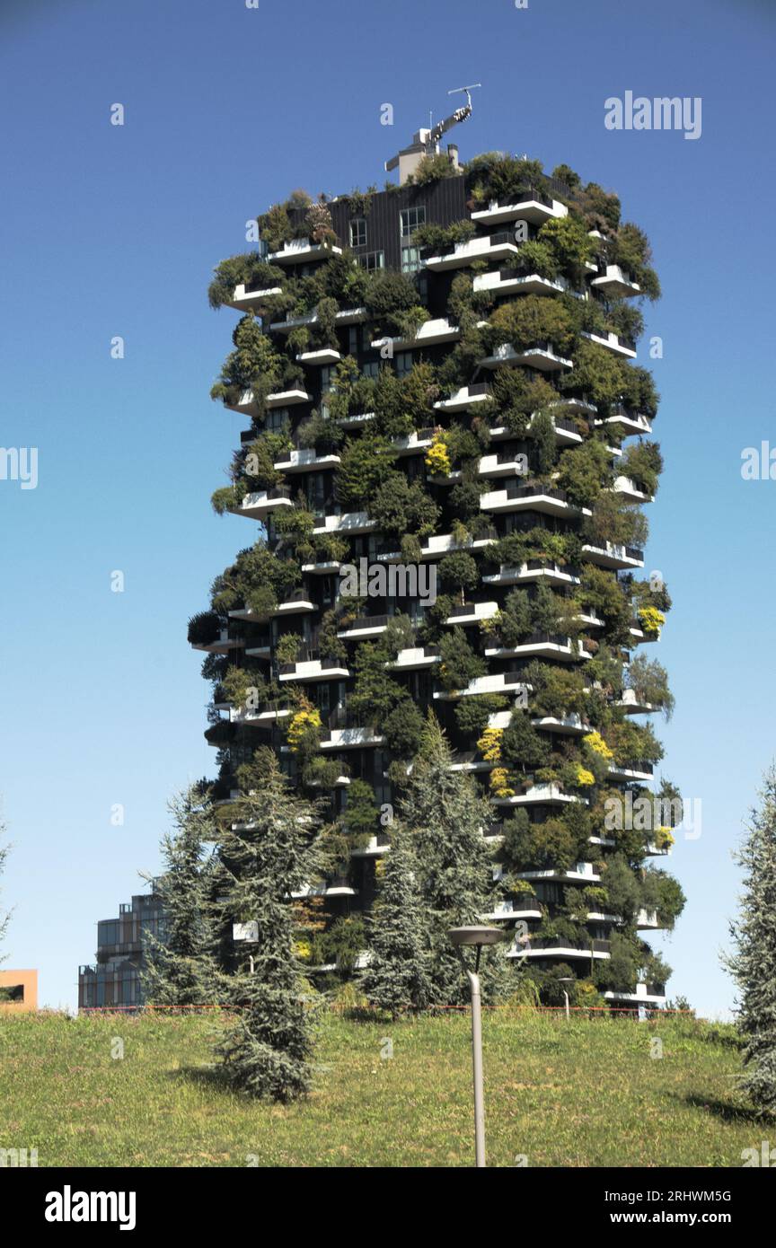Vertical Forest building by Stephano Boeri in Milan, Italy, planted out ...